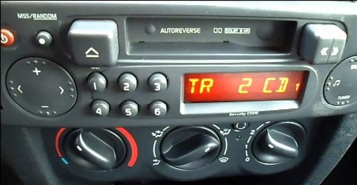Récupérer le code de son autoradio Renault : comment procéder